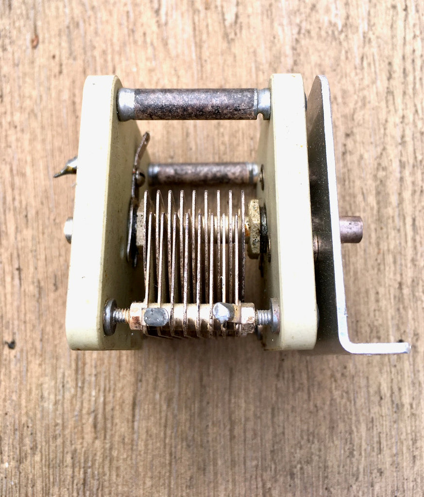 200pF, Air Dielectric Variable Capacitor, Ceramic, With Aluminium Moun ...