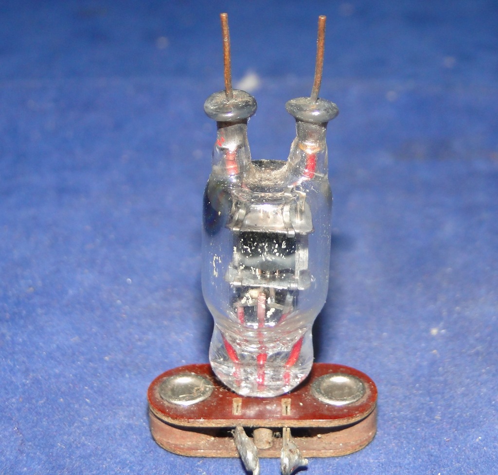VALVE BASE, B3G, c/w, VR92, 10E/105 VALVE – MULLARD MAGIC